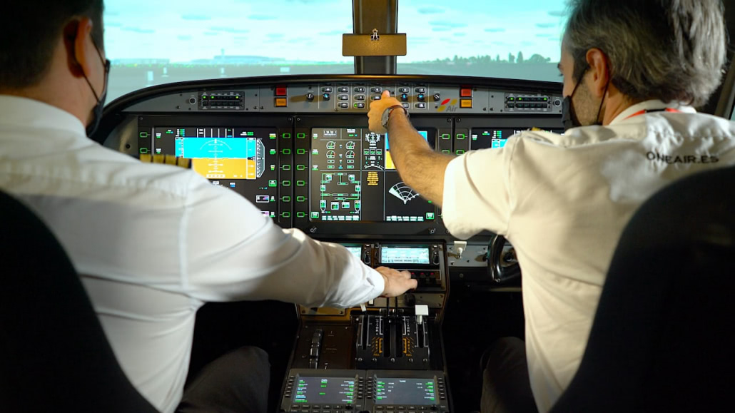 How to use the radio on an airplane | Grupo One Air