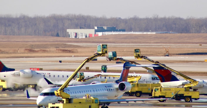 Aircraft de-icing: What is it? Why it is so important? - Grupo One Air