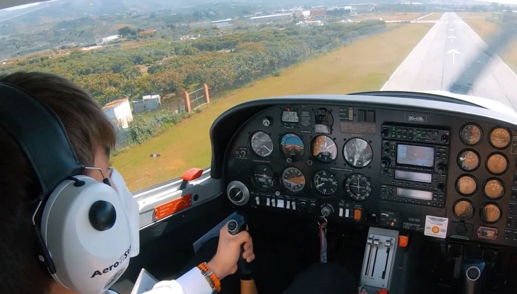 Airport Traffic Pattern - Grupo One Air