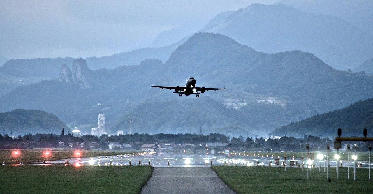 Airport Lights: Essential Guide to What They All Mean - Grupo One Air