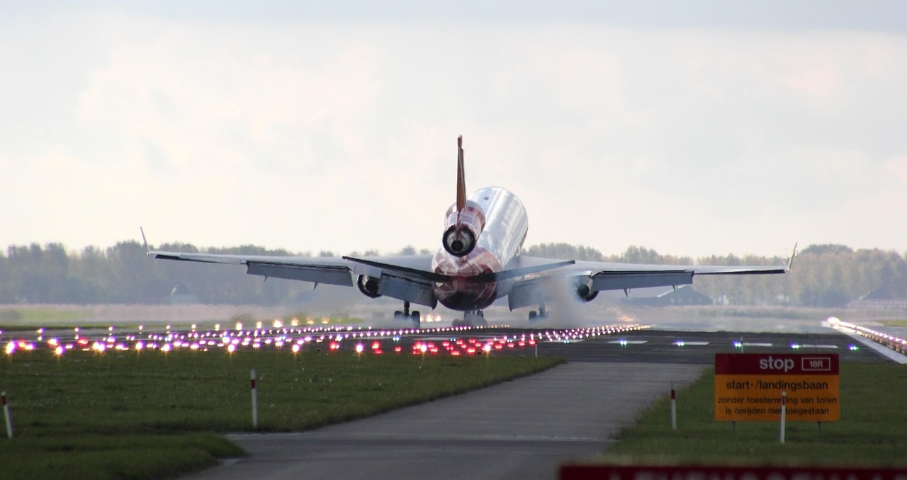 Airport Lights: Essential Guide to What They All Mean - Grupo One Air