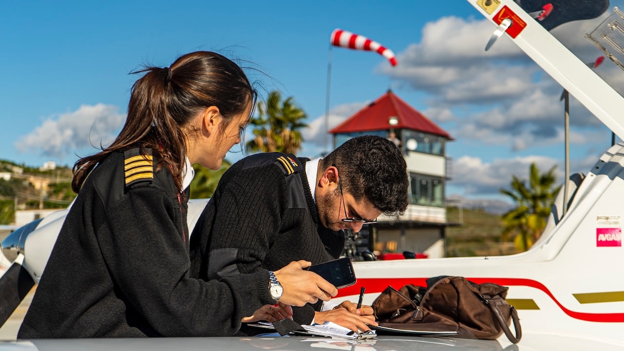 Aviation Winds Types Explained: A Pilot’s In-Depth Guide - Grupo One Air